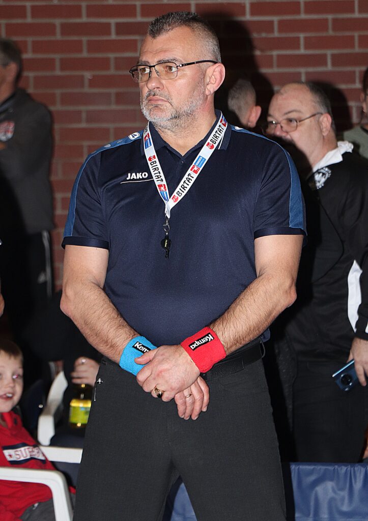 Besondere Auszeichnung: TVT-Kampfrichter Petar Stefanov leitet ...